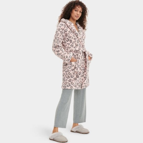 UGG | Intimates & Sleepwear | Nwt Ugg Aarti Plush Leopard Cheetah Print ...